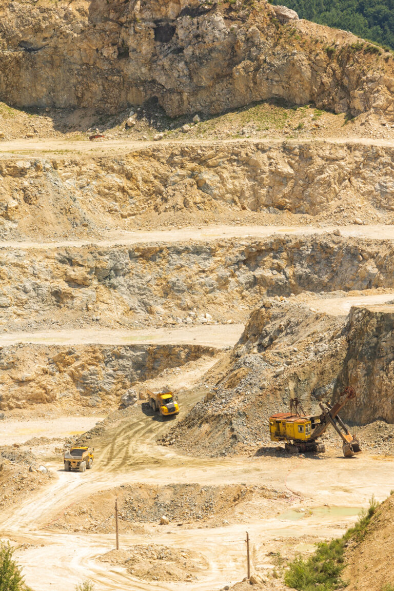 Stone quarry machinery - free stock photo - Imagecarrier